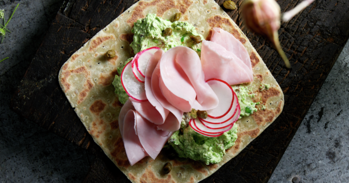 Wrap med kokt skinke og ertekrem