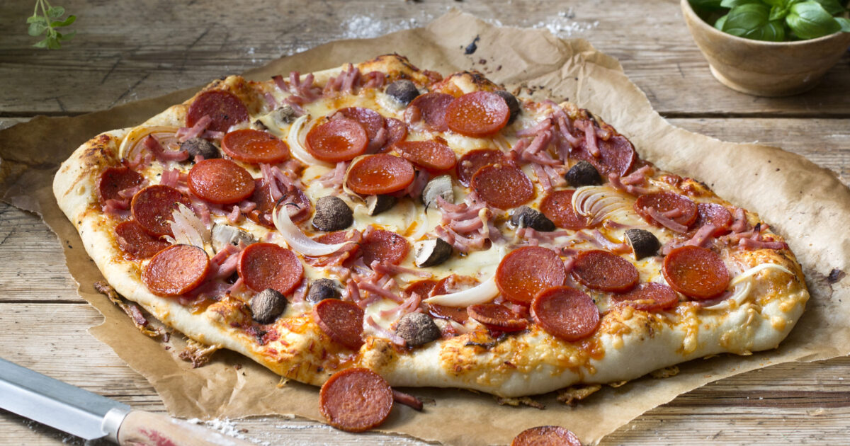 Pizza med pepperoni og skinke | Gilde