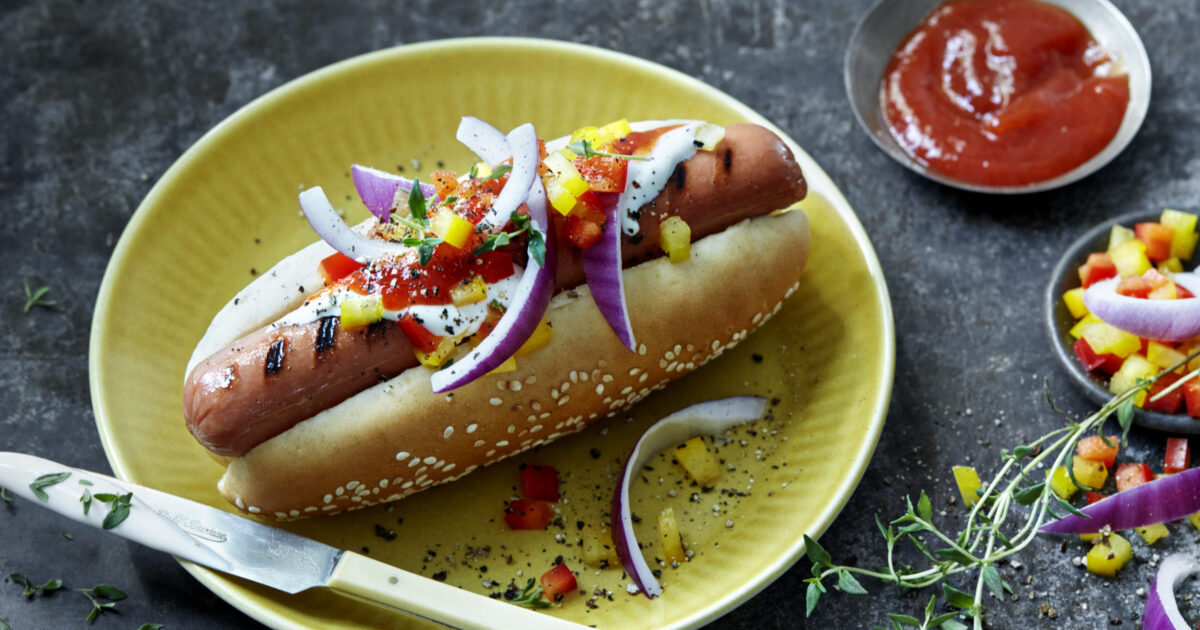 Grillpølse med ungarsk tilbehør