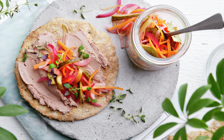 Dansk smørbrød med ovnsbakt postei | Gilde