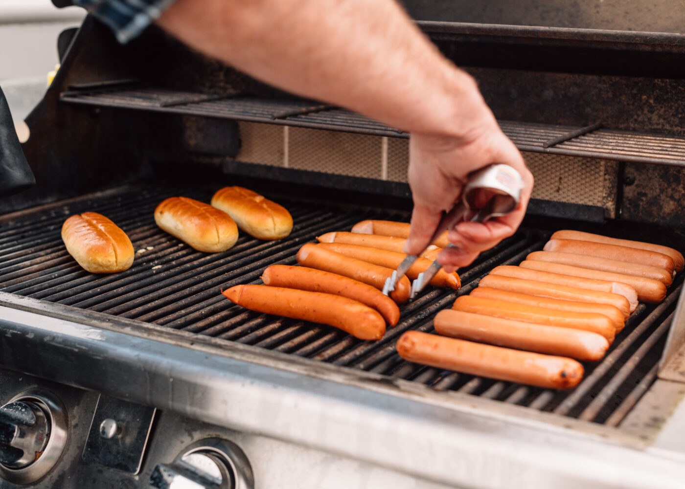 Slik griller du pølser riktig | Gilde